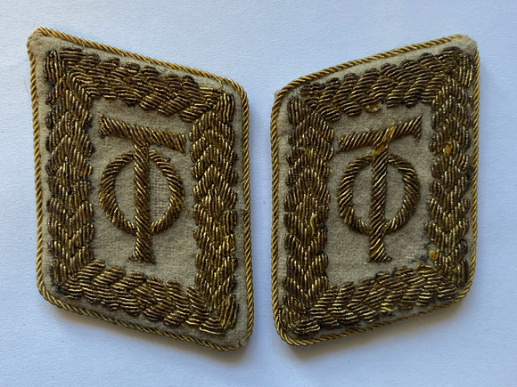 A PAIR OF SECOND WORLD WAR GERMAN TODT COLLAR PATCHES. Weapons ...