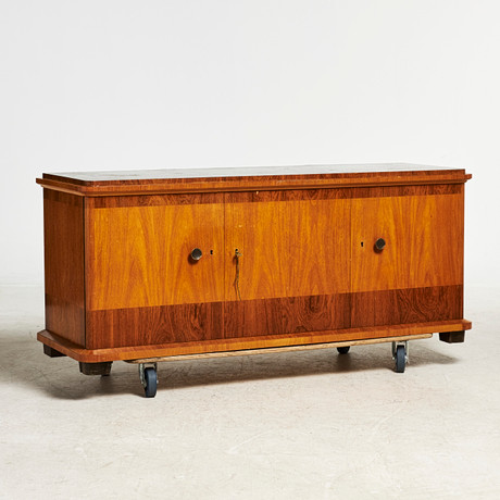 SIDEBOARD, NK, 1900-luvun puoliväli, viilu, merkitty. Huonekalut ...