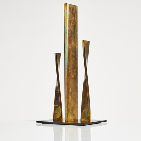 ARNE OLSSON. Skulptur, polerad brons, sockel av svartlackerad metall ...