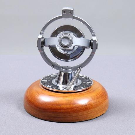 GYROKOMPAS/NAVIGATIONSINSTRUMENT metal, træ, anden halvdel af det 20 ...