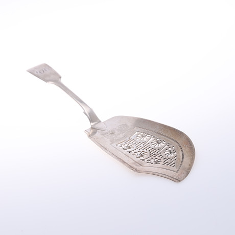SILVER FISH SLICE. Silver & Metals - Silver - Auctionet
