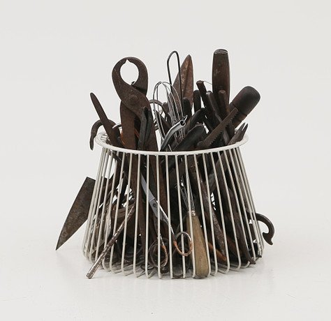 COMMON OBJECTS and more in a box, mostly metal, including many keys, 18 ...