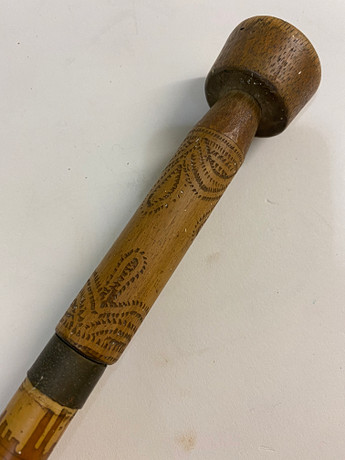 AN AFRICAN BLOW PIPE OR DART GUN WITH DARTS. Weapons & Militaria ...