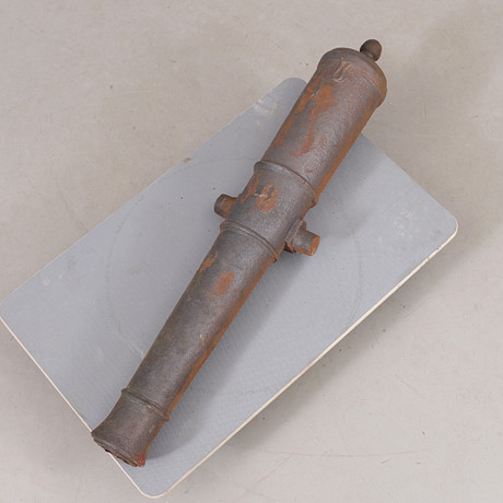 KANON, gjutjärn, 1900-tal. Längd 96 cm. Vapen & Militaria - Skjutvapen ...