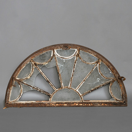 A METAL FAN LIGHT WINDOW. Garden & Architectural - Garden - Auctionet