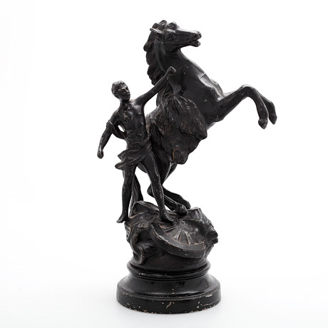 STATYETT, patinerad zink, man med stegrande häst, 1900-tal. Konst ...