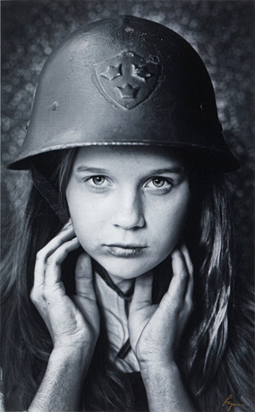 RICHARD RYAN (SVERIGE, FÖDD 1974). Porträtt av ung skådespelerska ...