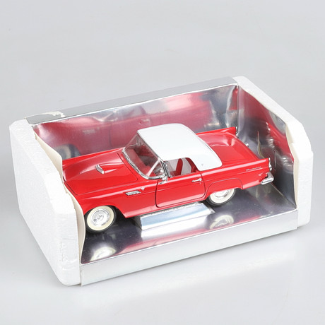 MODELLBIL. Revell "Ford Thunderbird 55. Leksaker - Leksaker - Auctionet