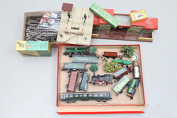 MODEL TRAIN TRIX EXPRESS train set 7/901, steam locomotive, 8 carriages ...