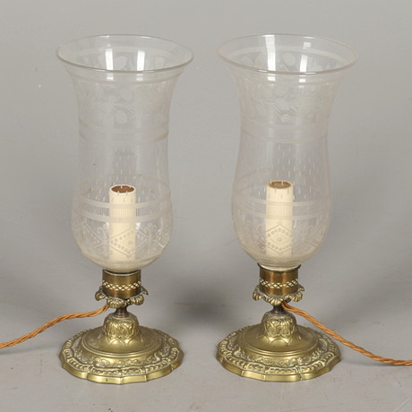 BORDSLAMPOR, ETT PAR, STORMLYKTOR, MÄSSING OCH ETSAT GLAS. Belysning ...