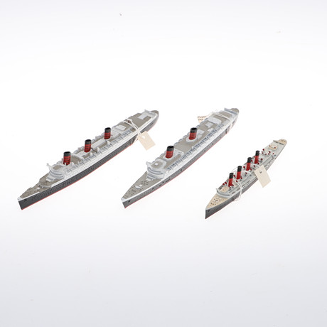 THREE MODEL TOY SHIPS - MAURETANIA & OTHERS. Toys - Toys - Auctionet