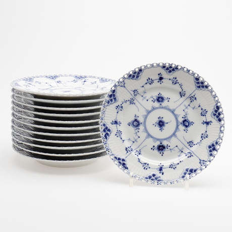 MUSSELMALET, FULL BLOND, ROYAL COPENHAGEN, TWELVE PLATES. Ceramics ...