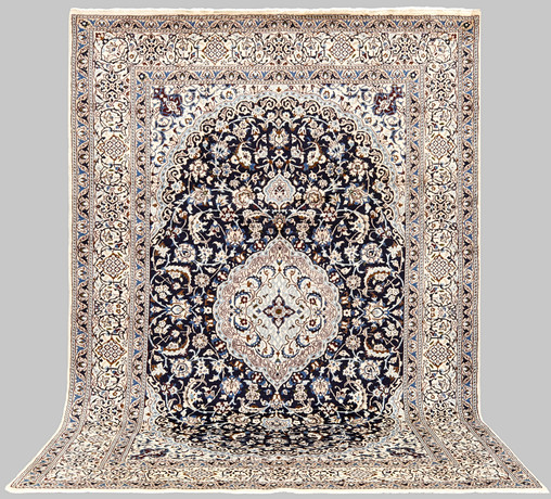 MATTA, persisk, nain med silke inslag. Ca 350 x 244 cm. Mattor & Textil ...