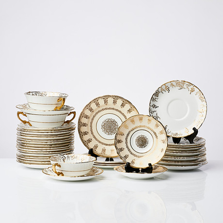 TABLEWARE PARTS, 52 dlr, "Vine", Royal Crown Derby, England, and ...