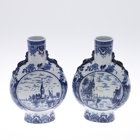 A PAIR OF DUTCH DELFT POTTERY MOON FLASKS. Ceramics & Porcelain - European - Auctionet