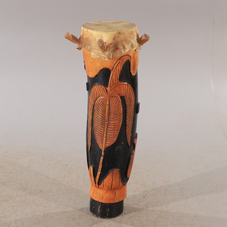 DRUM, carved/painted wood. Miscellaneous - Musical instruments - Auctionet