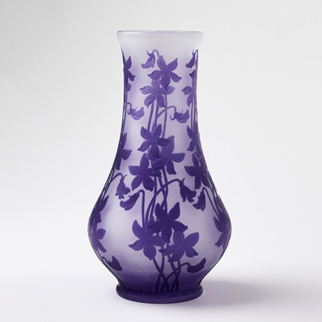 KARL LINDEBERG. Vas, Kosta 1910-tal, överfång i lila, etsad dekor av ...
