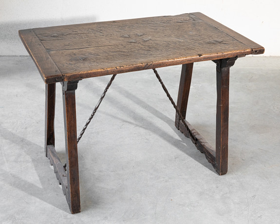 Oak table, c. 1780, with iron inserts (pyramid) (81-26). Furniture ...