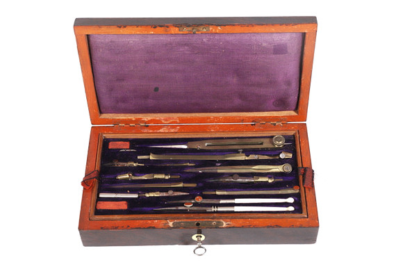OLD BOX OF COMPASSES AND MEASURING INSTRUMENTS. FIRST THIRD 20TH ...