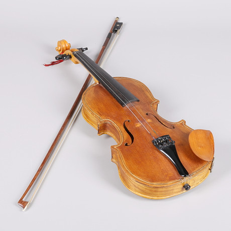 FIOL, med stråke, 1960-tal. Samlarföremål - Musikinstrument - Auctionet