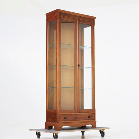 DISPLAY CABINET, end of the 20th century, England, yew. Furniture ...