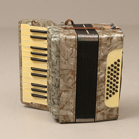 DRAGSPEL, Royal standard. Samlarföremål - Musikinstrument - Auctionet