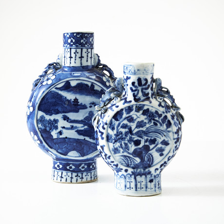 PILGRIM BOTTLES, 2 pcs., porcelain, China, mid-19th century, with ...