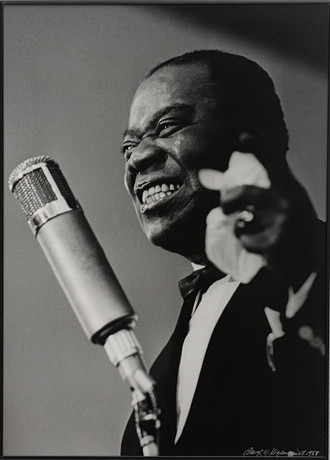 BENGT H. MALMQVIST. FOTOGRAFI VISANDE LOUIS ARMSTRONG. Konst ...