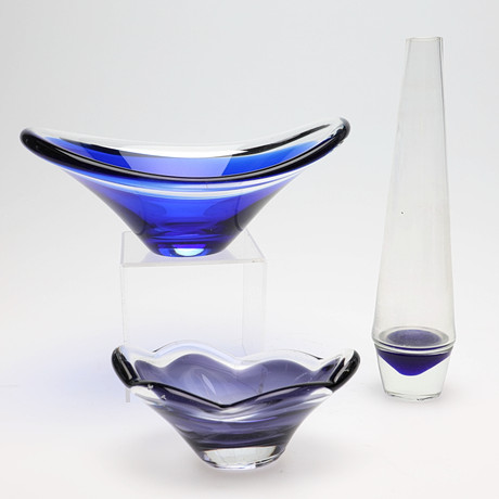 GLASKONST, 3 delar, blått glas, osignerade, troligtvis flygsfors ...