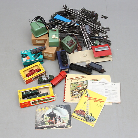 FLEISCHMANN rails, gears, transformer, 3 locomotives, 6 carriages and ...