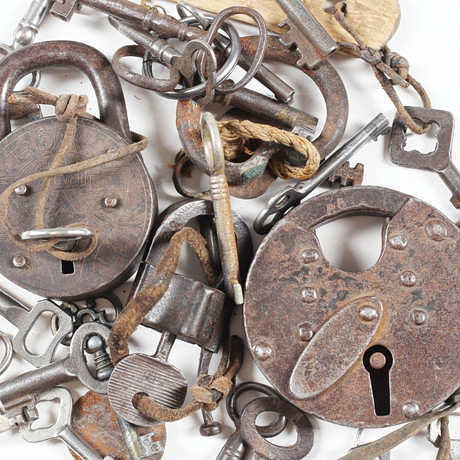 A Collection LOCK and KEYS, consisting of 3 locks, of which a so-called ...