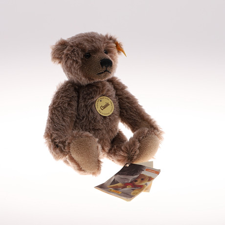 A MODERN STEIFF 'CLASSIC' MOHAIR TEDDY BEAR. Toys - Toys - Auctionet