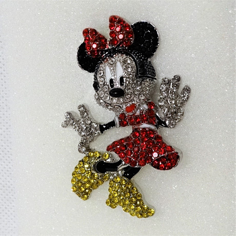 Mimmi Pigg magnet brosch med färgglada Swarovski kristaller. Smycken ...
