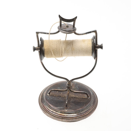 A EDWARDIAN SILVER STRING DISPENSER. Silver & Metals - Silver - Auctionet