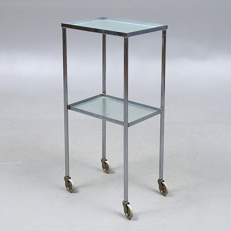 RULLVAGN, metall med glasskivor, 1900-tal. Möbler - Bord - Auctionet