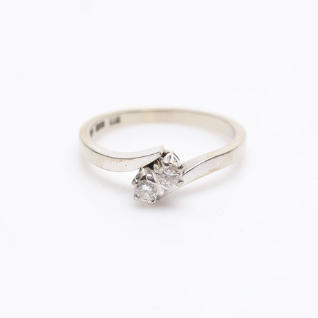 TVILLINGRING, vitguld, 18K med slipade diamanter, totalt ca. 0,16 ct ...