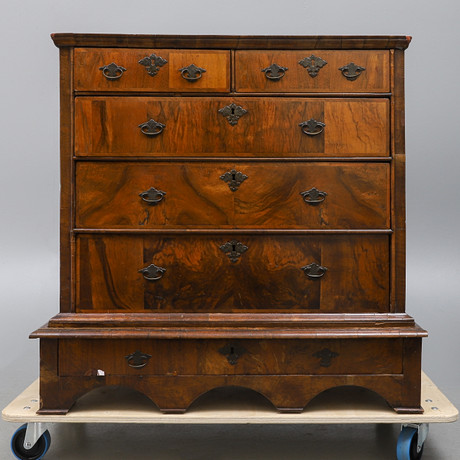 A WILLIAM & MARY WALNUT AND CROSSBANDED CHEST ON STAND. Furniture ...