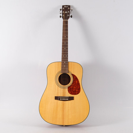 AUKUSTISK GITARR, Cort. Samlarföremål - Musikinstrument - Auctionet