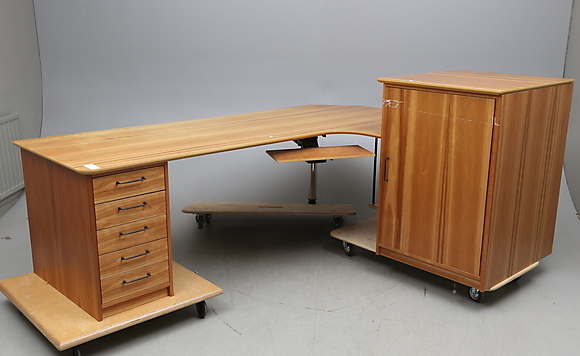 DESK, custom-made, 1900s / 2000s. Furniture - Tables - Auctionet