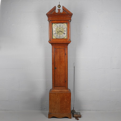 WILLIAM SALMON, HORNCASTLE. AN EIGHTEENTH CENTURY OAK LONG CASE CLOCK ...