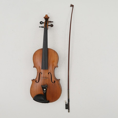 FIOL med stråke. Samlarföremål - Musikinstrument - Auctionet