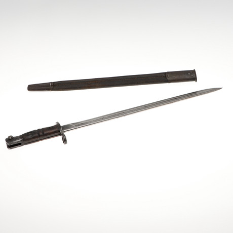 A FIRST WORLD WAR BAYONET, POSSIBLY U.S. ISSUE. Weapons & Militaria ...