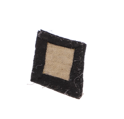 A SECOND WORLD WAR GERMAN WAFFEN-SS MAN'S RUNE COLLAR PATCH. Weapons ...