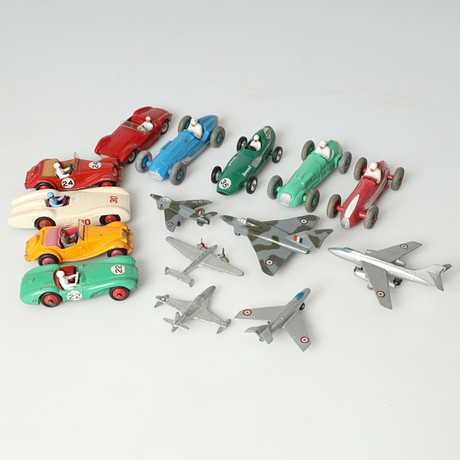 PARTI MODELLBILAR och FLYGPLAN, 15 delar, Dinky Toys, England ...