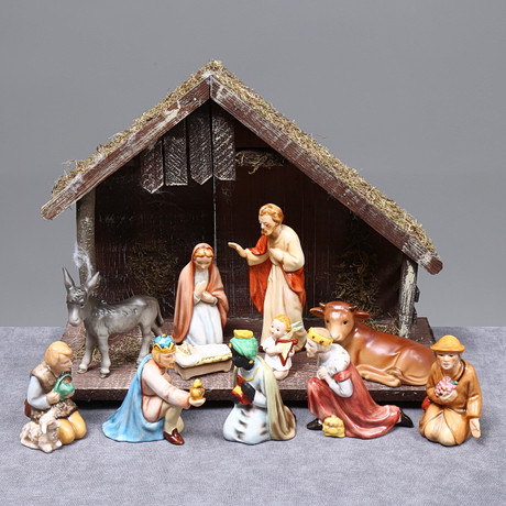 JULKRUBBA, 11 figurer i porslin samt krubba, M.J. Hummel, Goebel ...