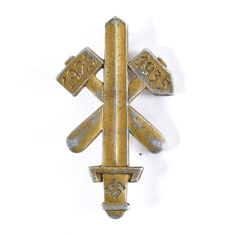 A SECOND WORLD WAR GERMAN GAU ESSEN BADGE 1925 - 1935. Weapons ...