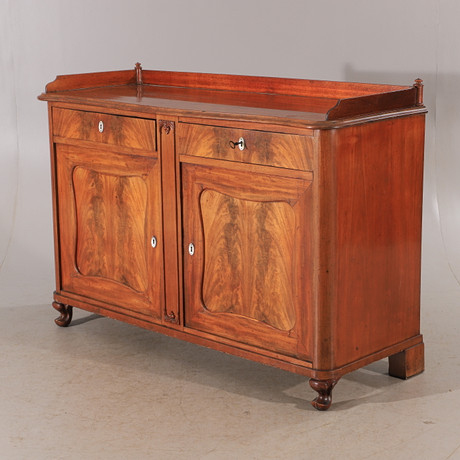 SKÆNK, mahogni, empire. Møbler - Skabe og hylder - Auctionet