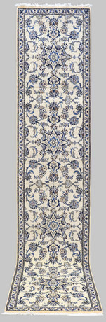 MATTA, persisk, nain, gallerimodell. Ca 400 x 80 cm. Mattor & Textil ...