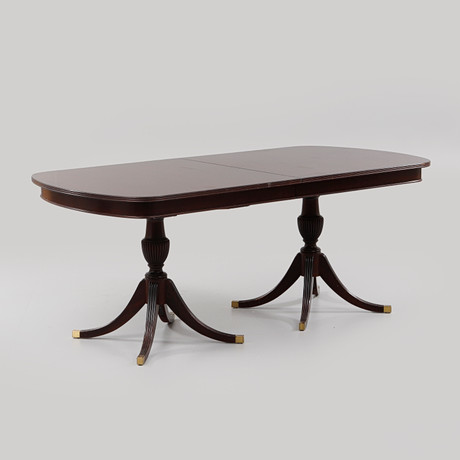 DINING TABLE, English style, 20th century. Furniture - Tables - Auctionet
