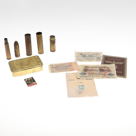 A SMALL COLLECTION OF MILITARIA TO INCLUDE A 1914 CHRISTMAS TIN ...